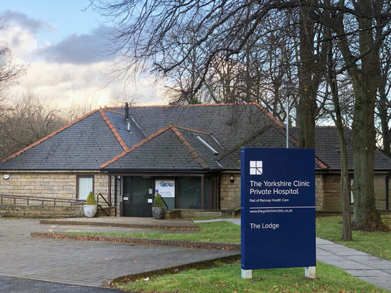 Clinic - Mr Murtuza Mookhtiar - Consultant Eye Surgeon